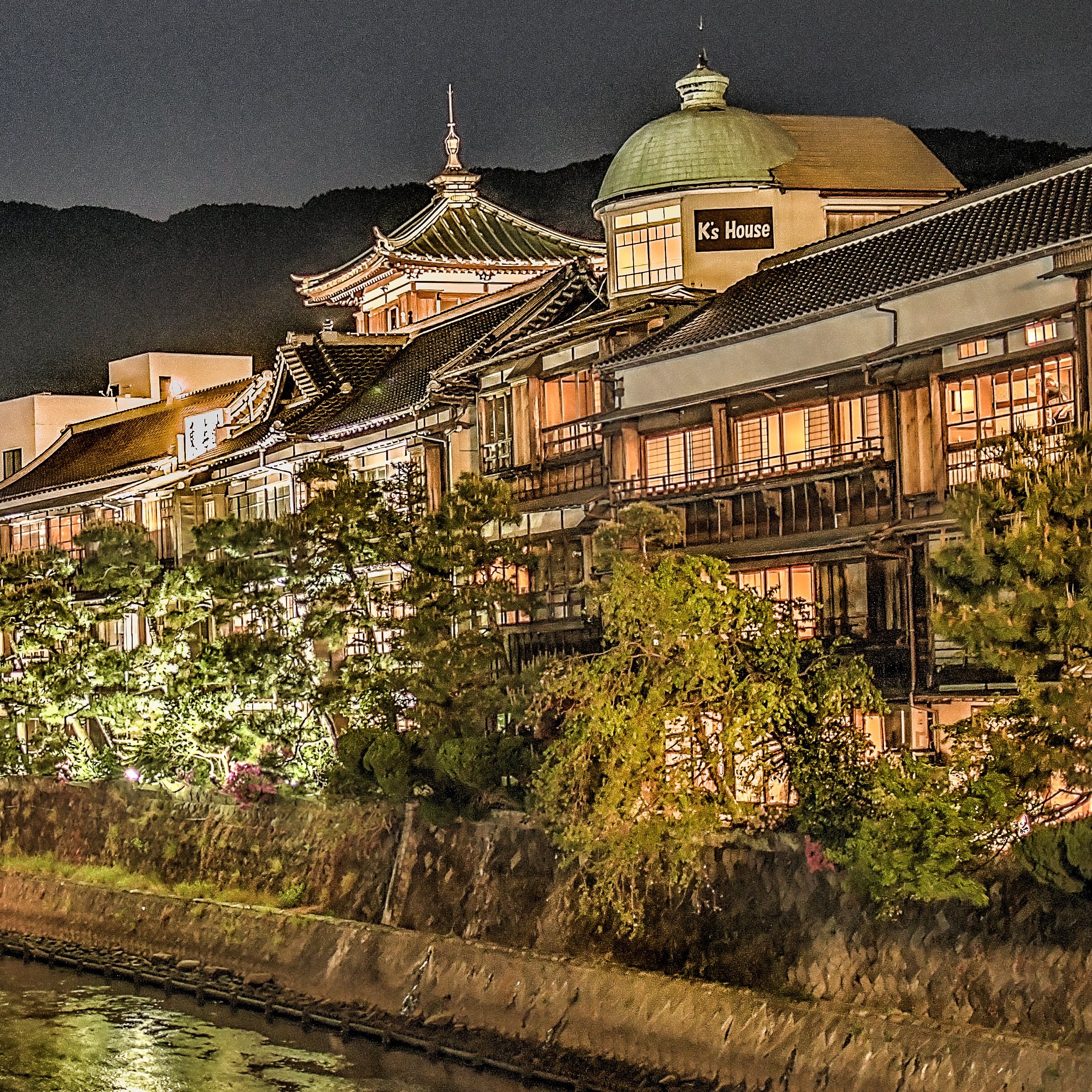 Work exchange in Japan: Live in 100-year-old Japanese heritage hou...