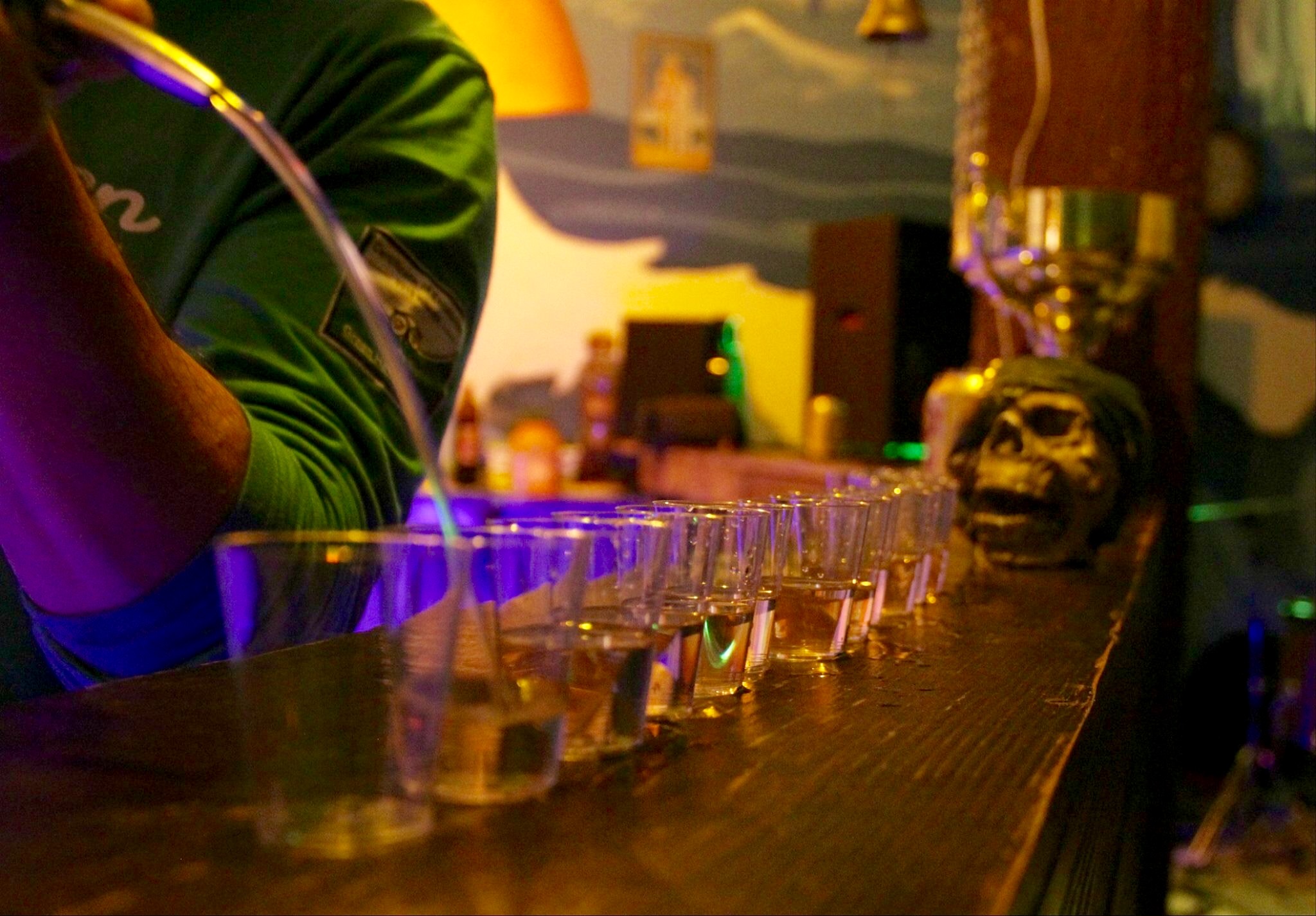 Intercâmbio de Trabalho Brasil: Bartender em um dos melhores hoste...