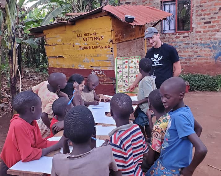 Social Impact in Uganda: Come and teach our kids