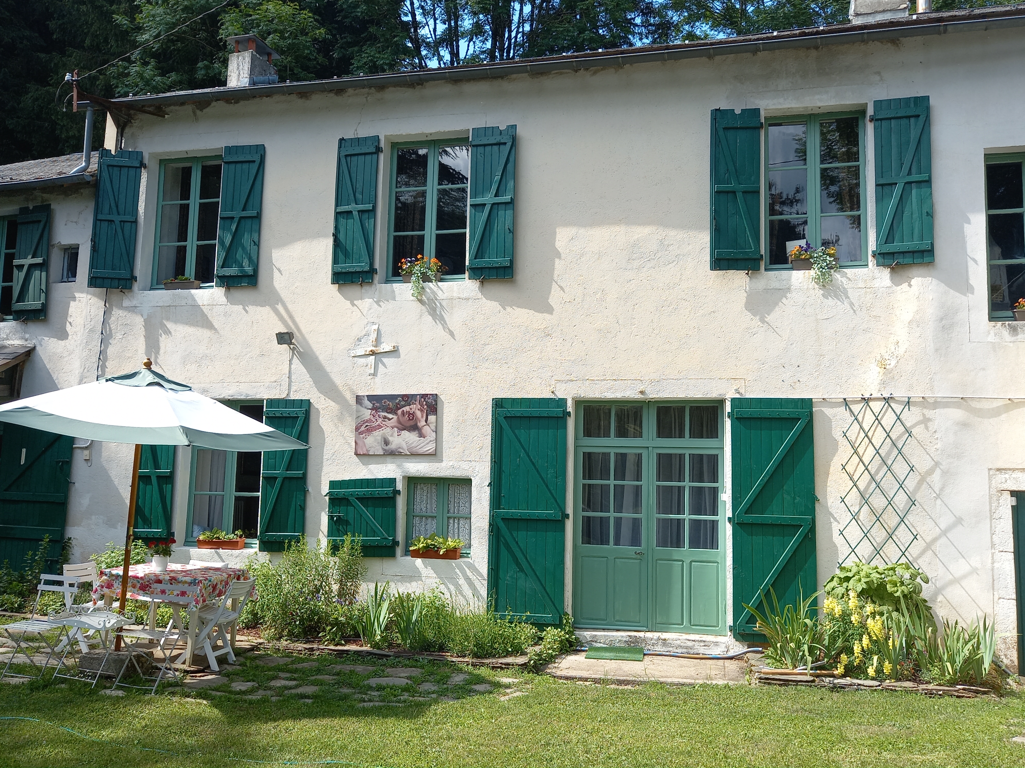 Eco Program in France: Come help us! Beautiful country home and ga...
