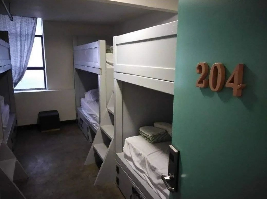 Work exchange in United States: Come help our Hostel in Downtown A...