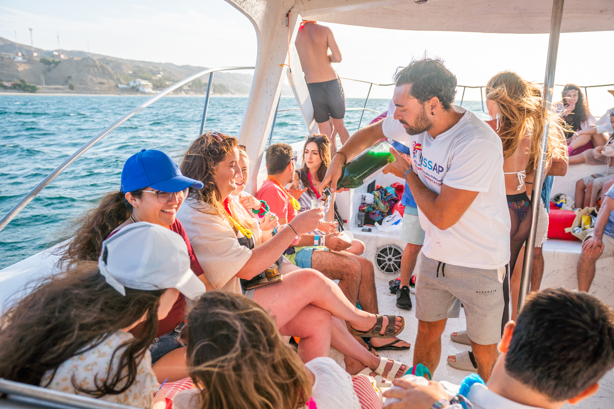 Intercambio de Trabajo Perú: Join us as a party promoter at our li...