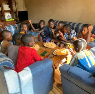 Soziale Wirkung in Ruanda: Empowering minds for a resilient future...