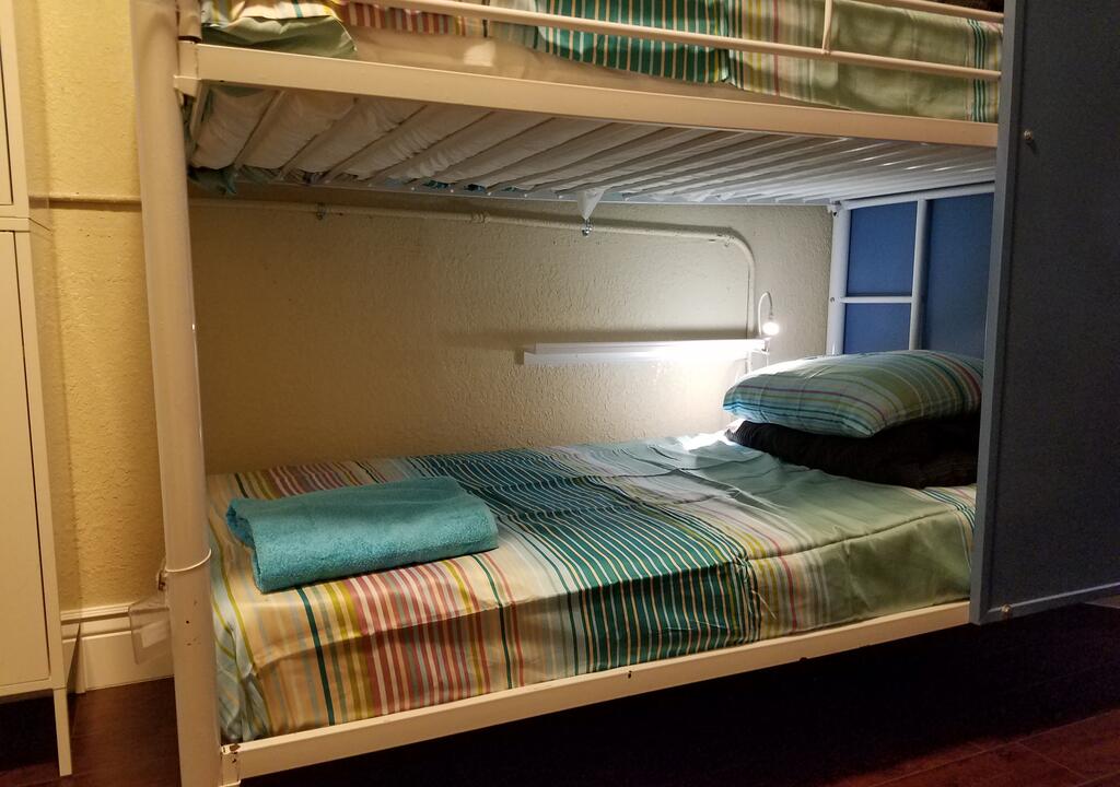 Work exchange in United States: Help us keep our hostel clean whil...