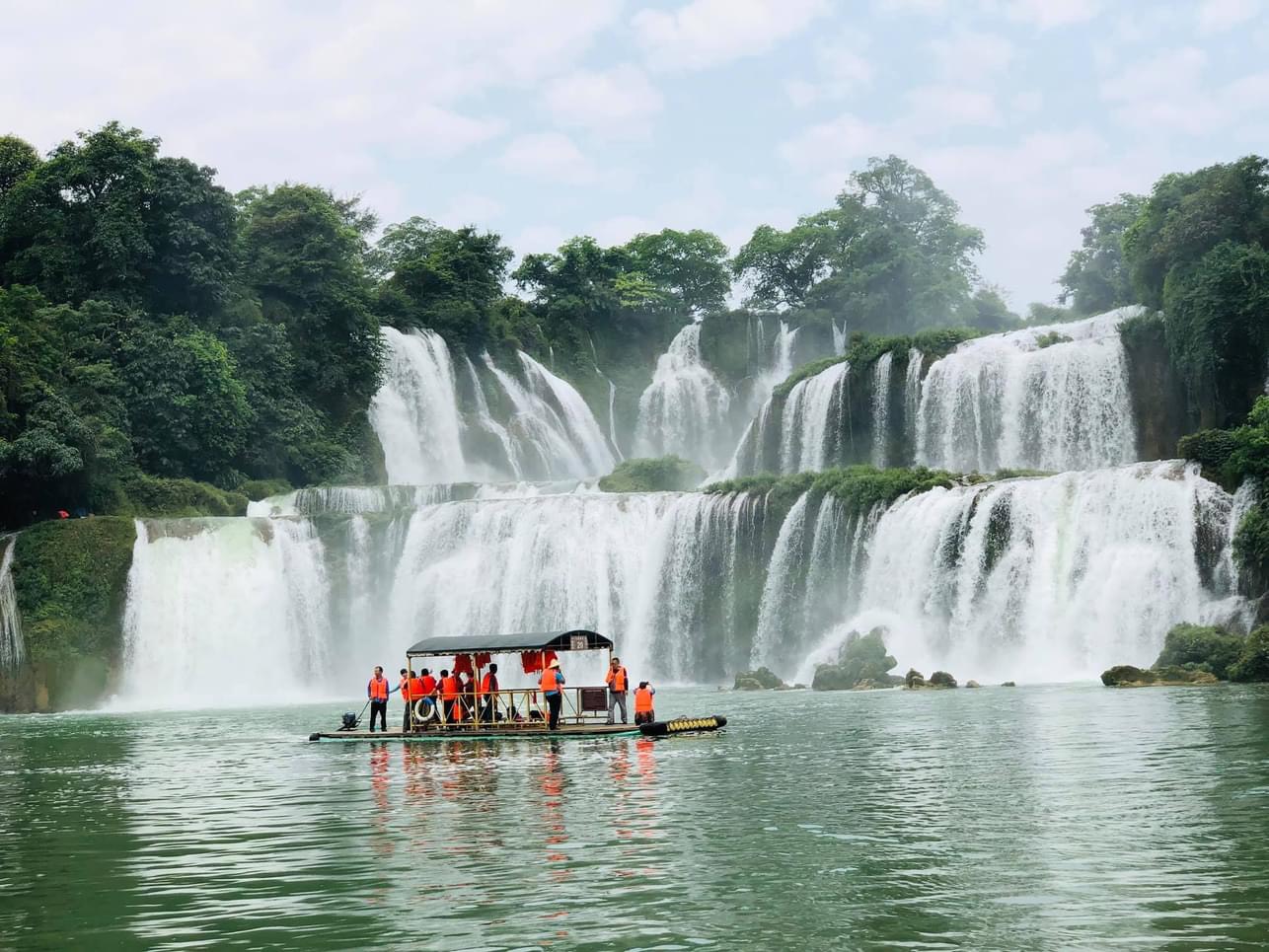 Work exchange in Vietnam: Reception Volunteer Needed at Homestay n...